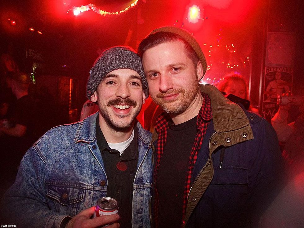 How to Keep Warm on a Winter Night (Photos)