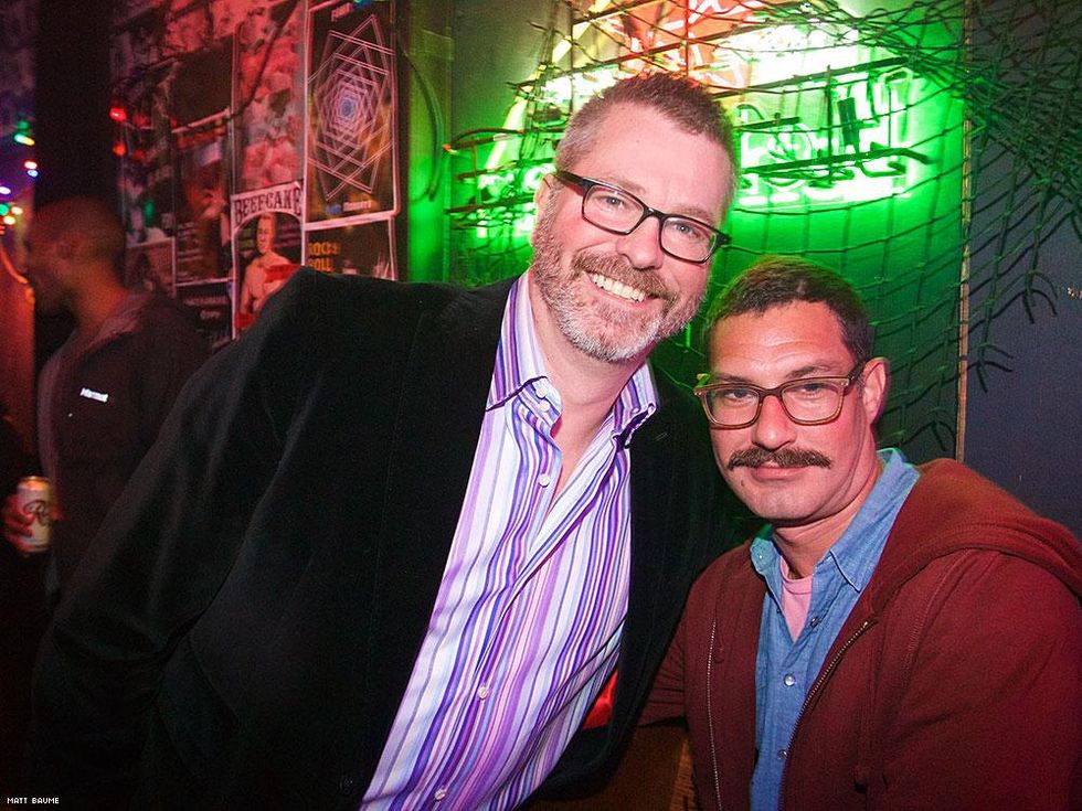 How to Keep Warm on a Winter Night (Photos)