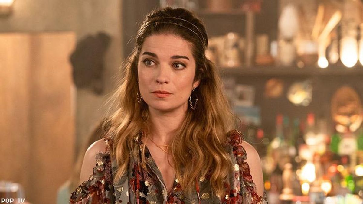 Schitt s Creek s Annie Murphy Alexis s Path To Better Human Gay Icon Schitt s Creek s Annie Murphy Alexis s Path To Better Human Gay Icon