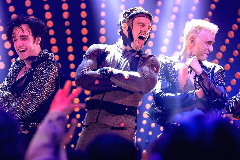 Robbie Williams says gay fans and clubs made him feel safe | Advocate.com