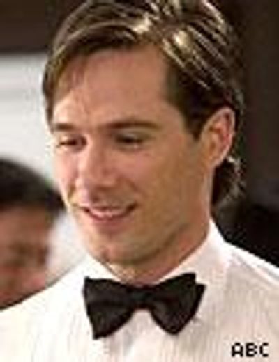 Luke Macfarlane Brothers And Sisters