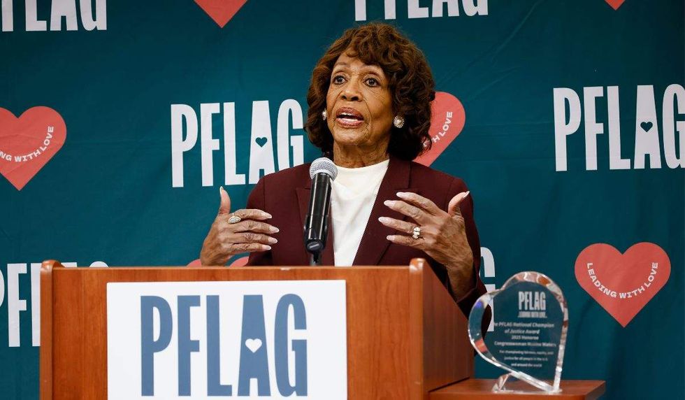 Barney Frank honors Maxine Waters at PFLAG awards event
