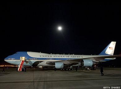 First Ladys Jet Avoids Runway Clash