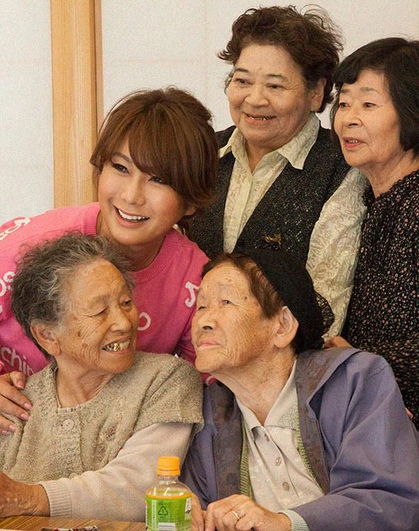 Edges of the Rainbow: LGBTQ Japan (Photos)