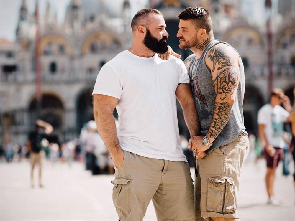 21 Photos of Muscle Bears in Love