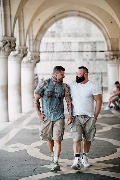 21 Photos of Muscle Bears in Love