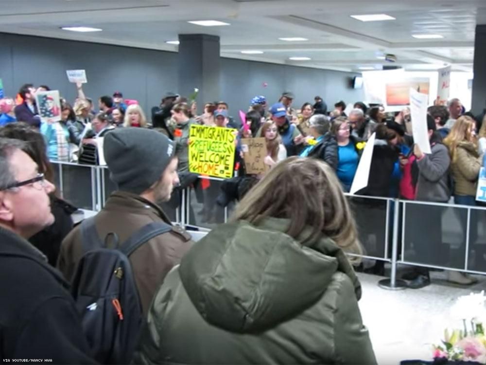 Thousands Protest Trump's Immigration Ban at U.S. Airports (Photos)