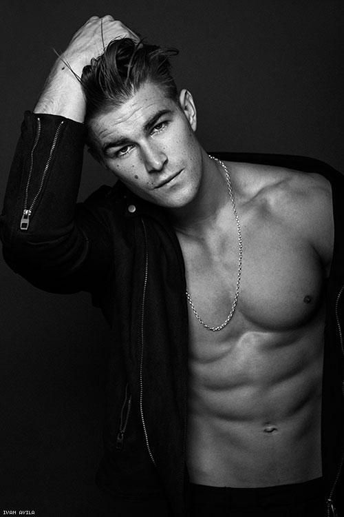 52 Photos of Really, Really, Really Good-Looking Guys