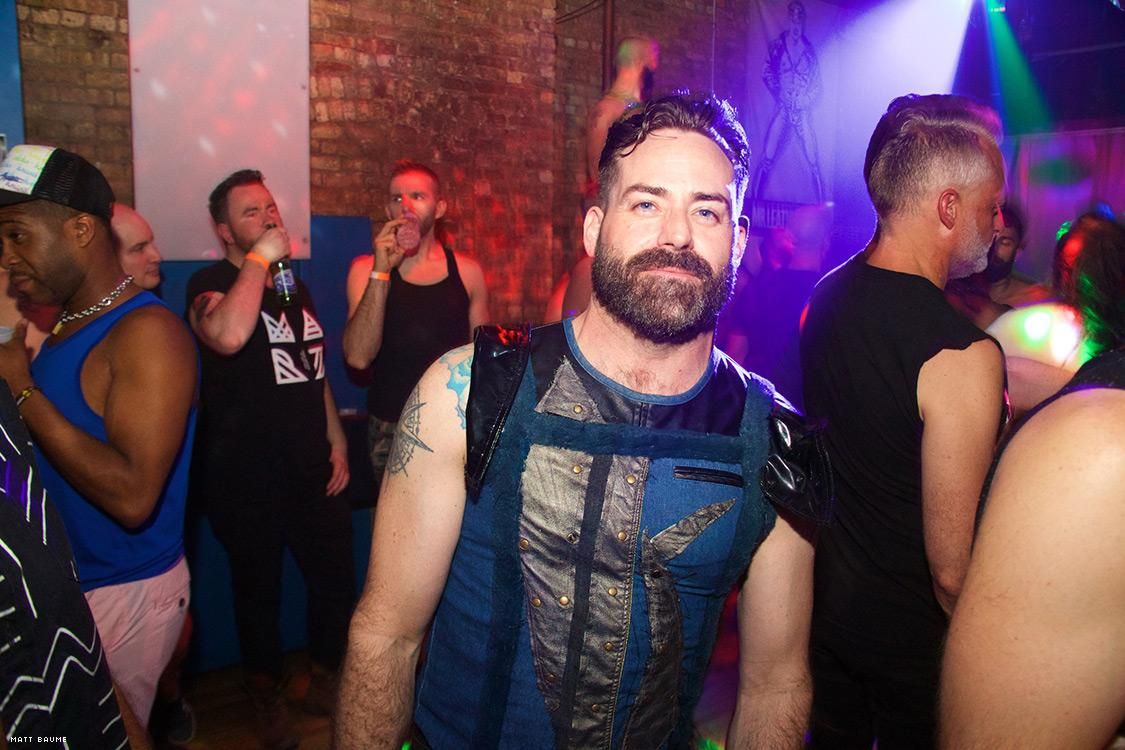 103 Photos of Guys Who Make Out With Strangers