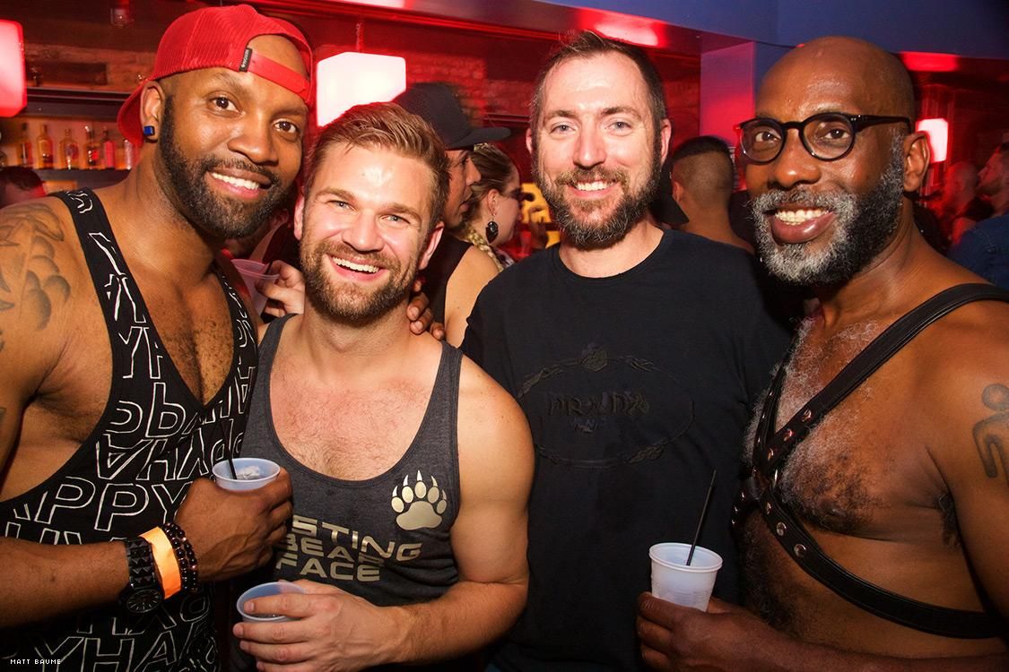 103 Photos of Guys Who Make Out With Strangers