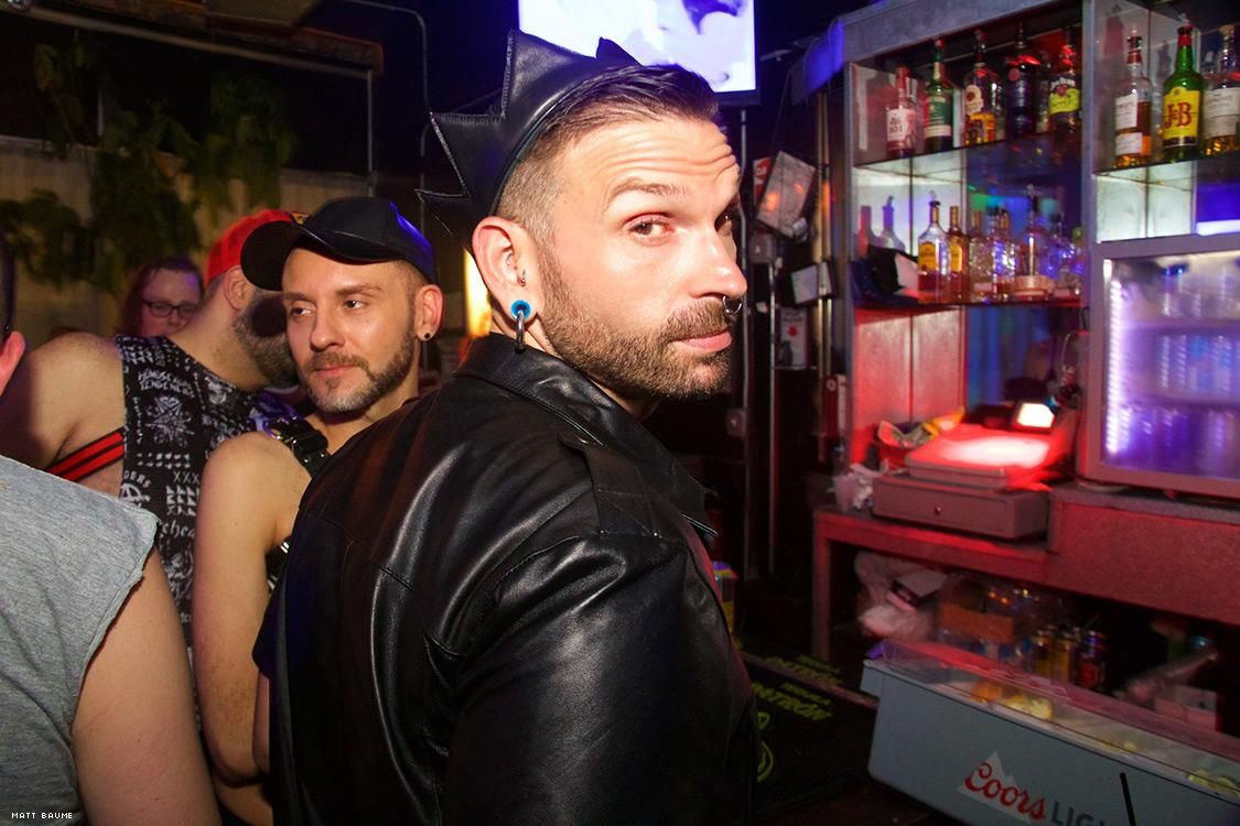 103 Photos of Guys Who Make Out With Strangers