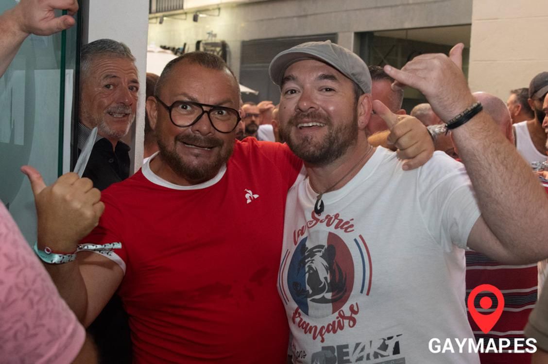 101 Photos of Bear Hunting at Night in Spain