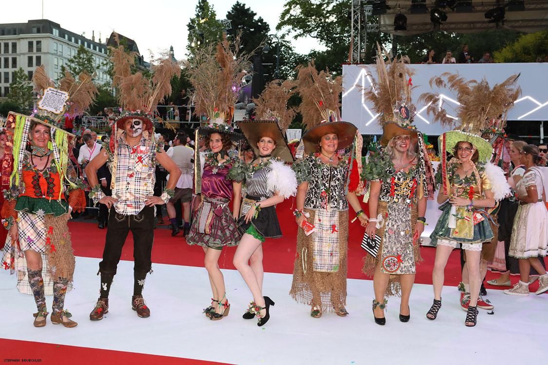 41 Crazy Gorgeous Photos Point You to a Glamorous Life Ball 2019