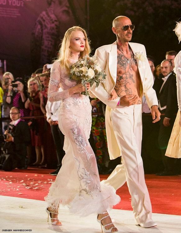 41 Crazy Gorgeous Photos Point You to a Glamorous Life Ball 2019