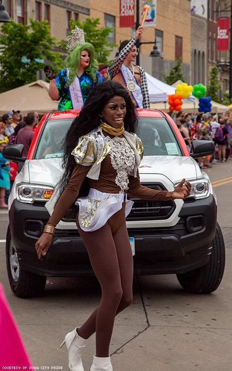 39 Photos of Iowa City Pride Bring Out the Sunshine