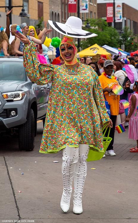 39 Photos of Iowa City Pride Bring Out the Sunshine
