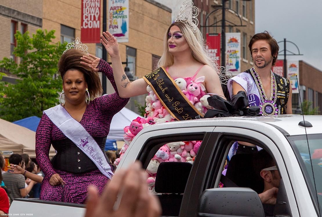 39 Photos of Iowa City Pride Bring Out the Sunshine