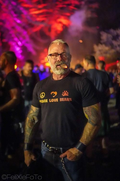 101 Night & Day Photos of the Heavenly Lazy Bear Week by Felix Xie