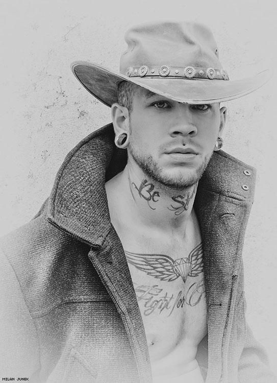 14 Photos Seducing with the Roma* Spirit by Milan Junek