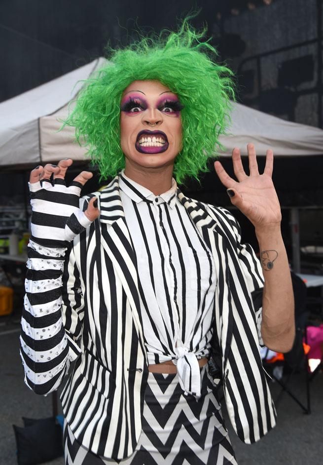 46 Pics of a Drive-In Drag Show