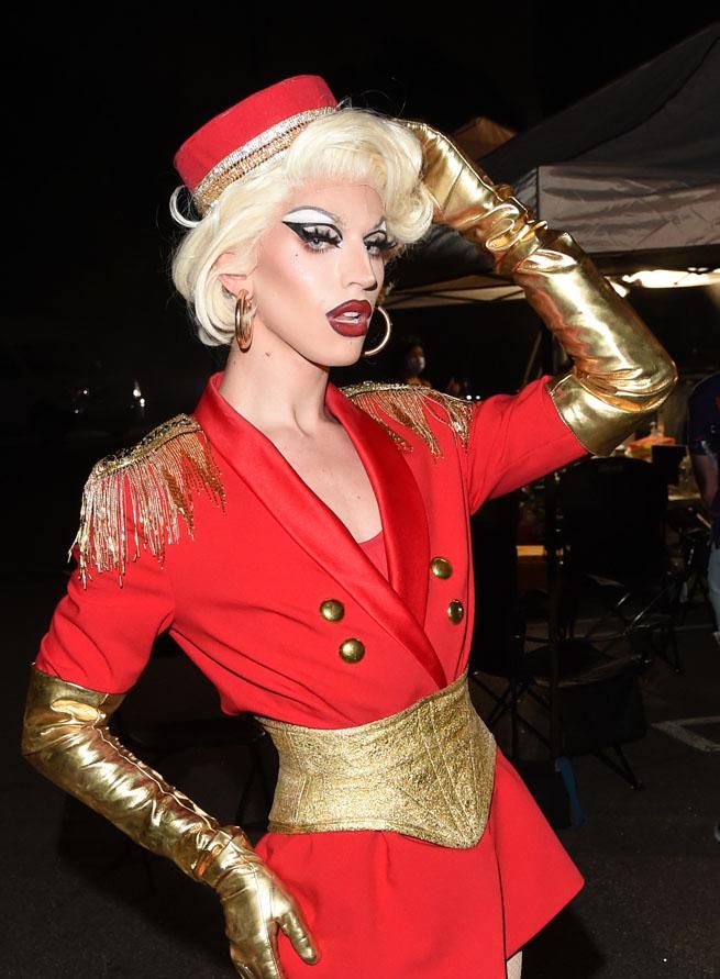 46 Pics of a Drive-In Drag Show