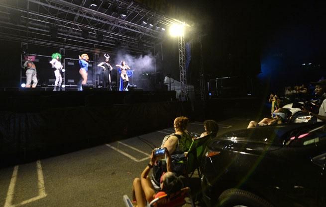 46 Pics of a Drive-In Drag Show