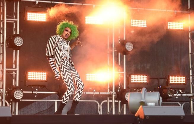 46 Pics of a Drive-In Drag Show