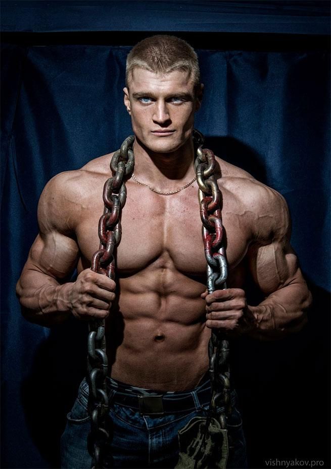 Wall-to-Wall Russian Muscle, Grrr!